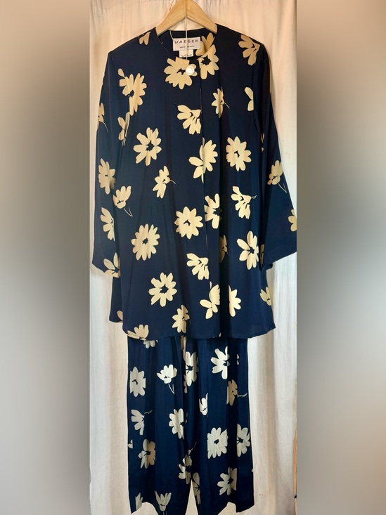 jaeger | Pants & Jumpsuits | Jaeger Floral Twopiece Silk Set | Poshmark
